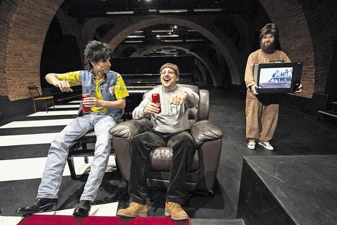 Šeligova nagrada v roke Simoni Semenič